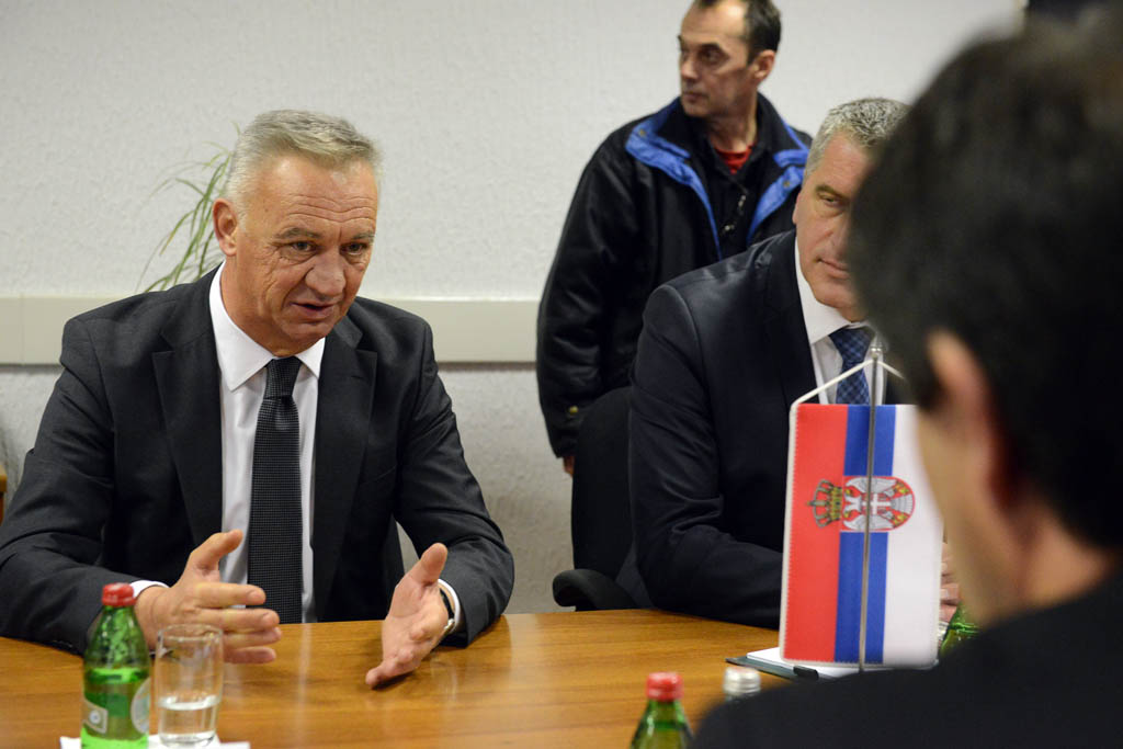 Minister Gasic visited "Prvi Partizan" in Uzice | Ministry of defence ...