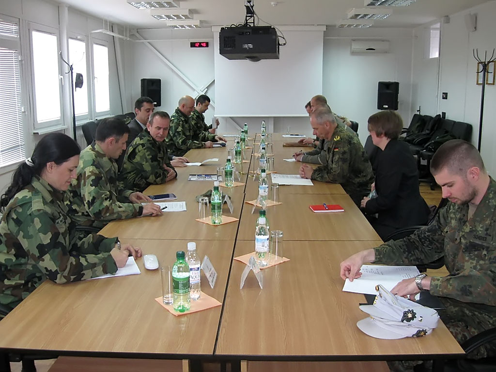 Meeting between the Chief of General Staff of the Serbian Armed Forces ...